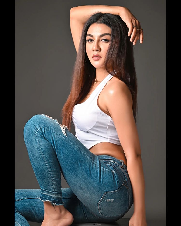 Top 10 Most Prettiest & Famous Actresses of Bangladesh